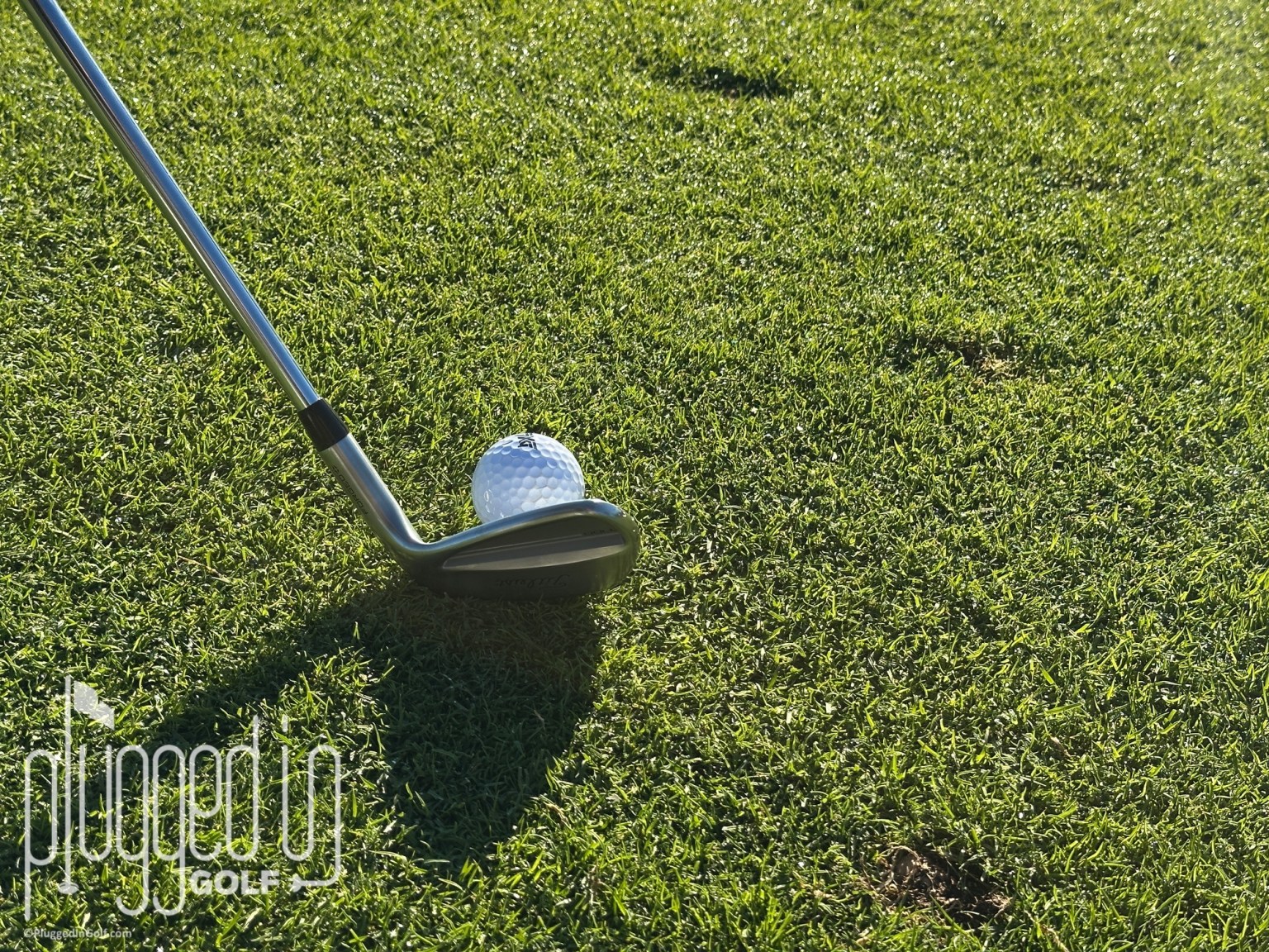 Putting vs. Chipping - The Definitive Guide - Plugged In Golf